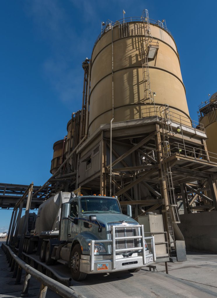 Eco Material Cement: Decarbonizing for Sustainable Alternatives